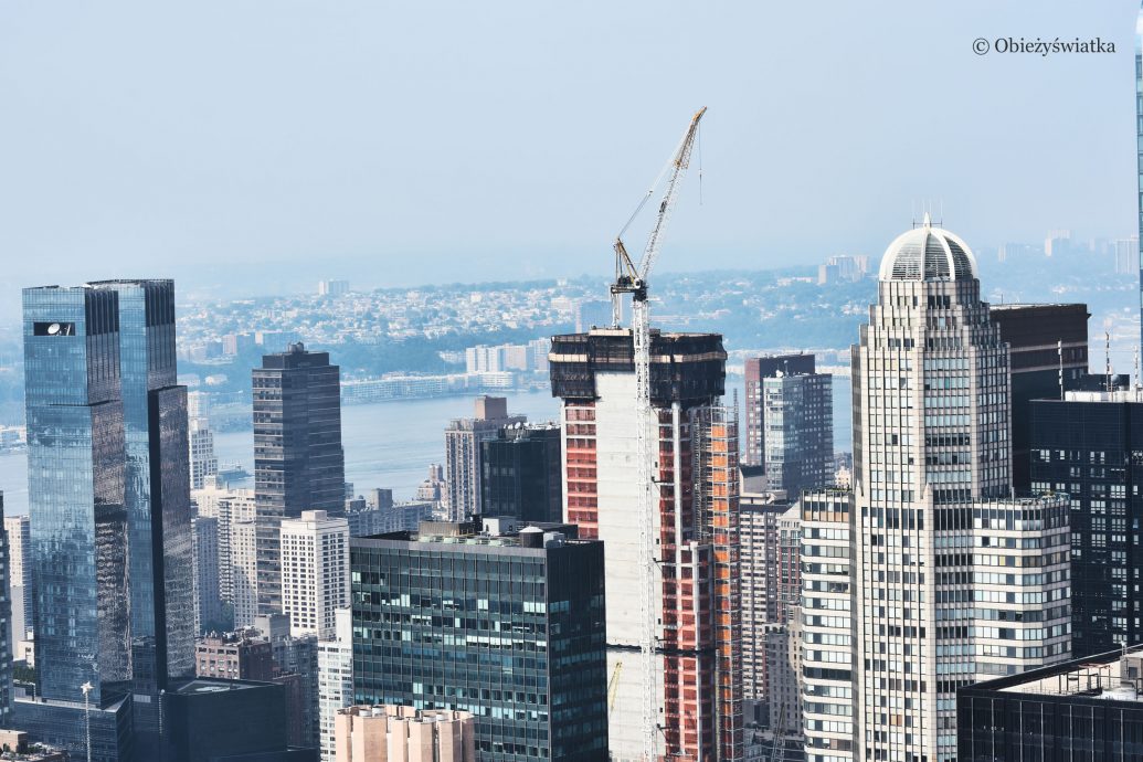 Nowojorskie wieżowce, po prawej z charakterystyczną kopułą wieżowiec ...
